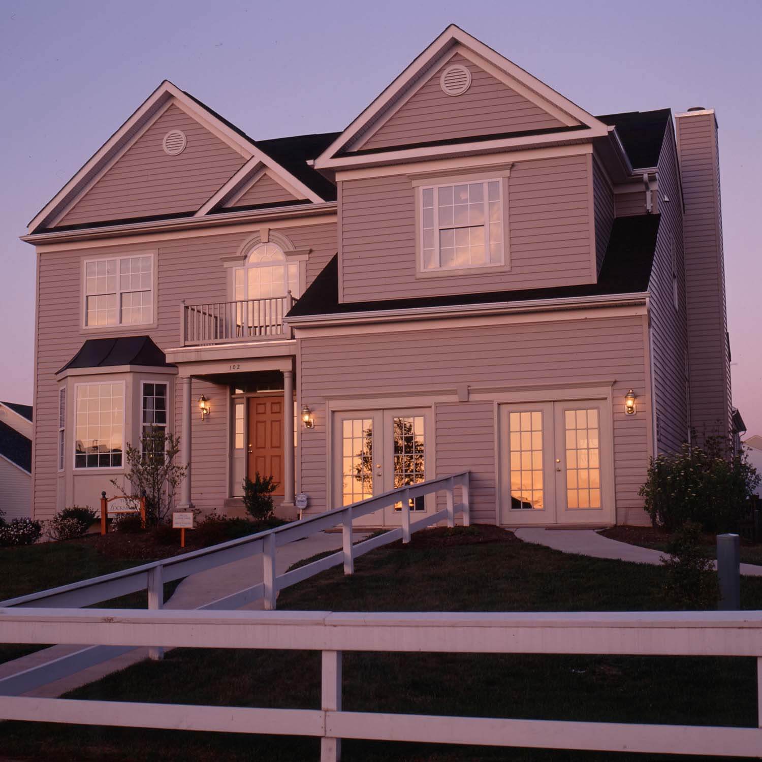 Bay Single Slide Fixed Internal White Sdl Grill Sidelite Half Moon ...